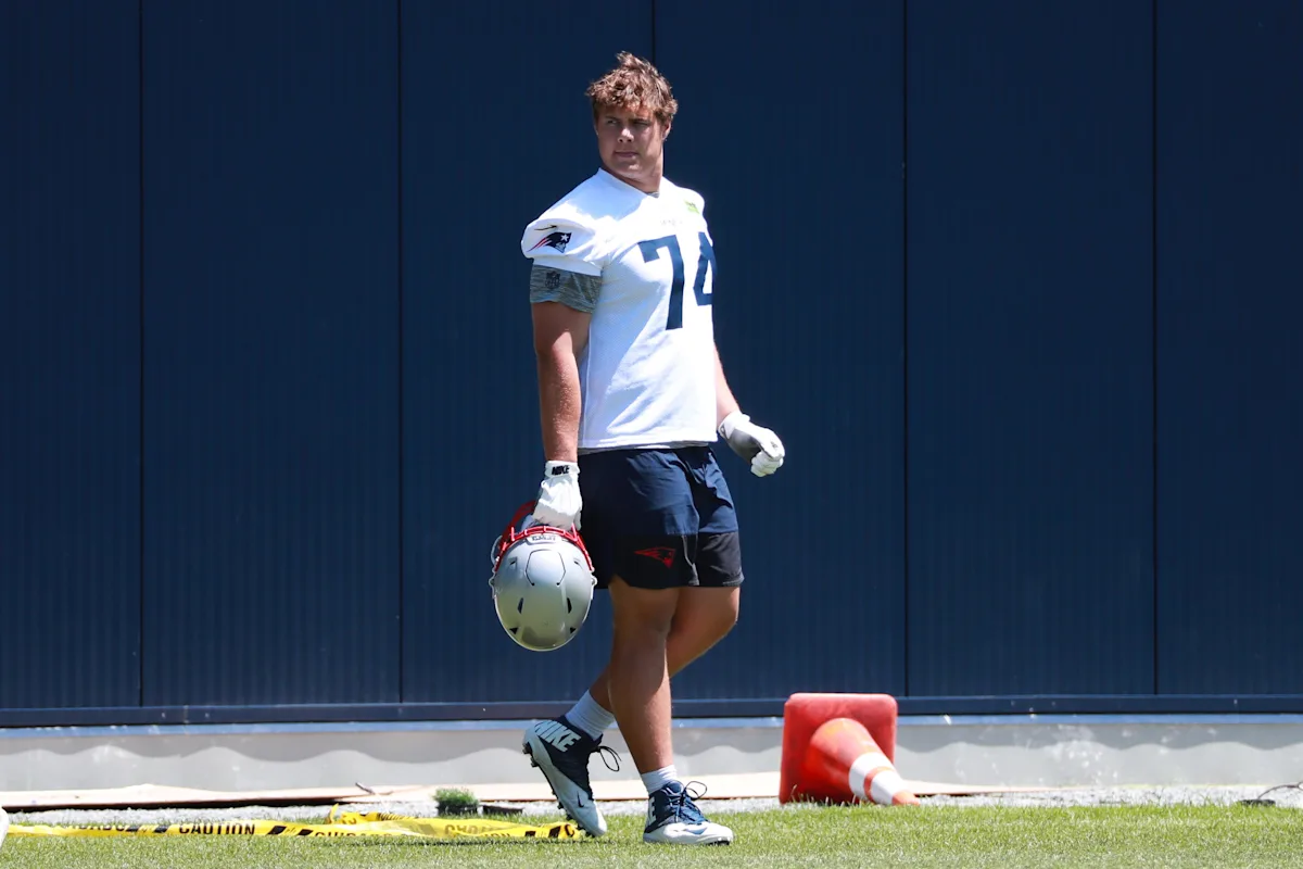 Caleb Lomu transitions to right tackle for New England Patriots | Linxi ...